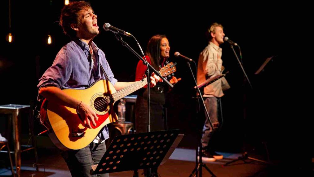 Fiver Cast Album Recording Enters Chart at Number One - Theatre Weekly